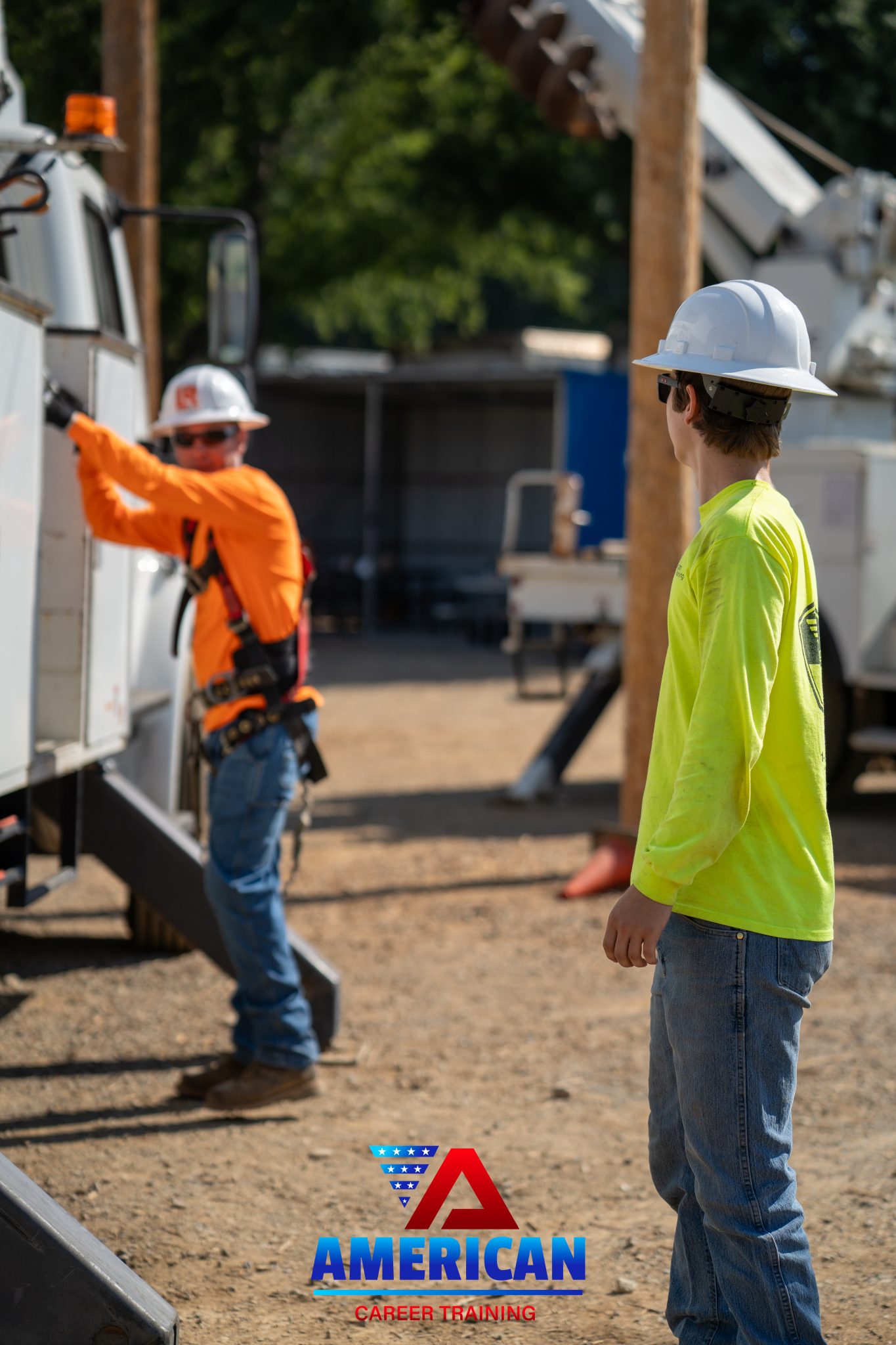What Does a Lineman Do? A Complete Guide to Lineman Training & Career ...
