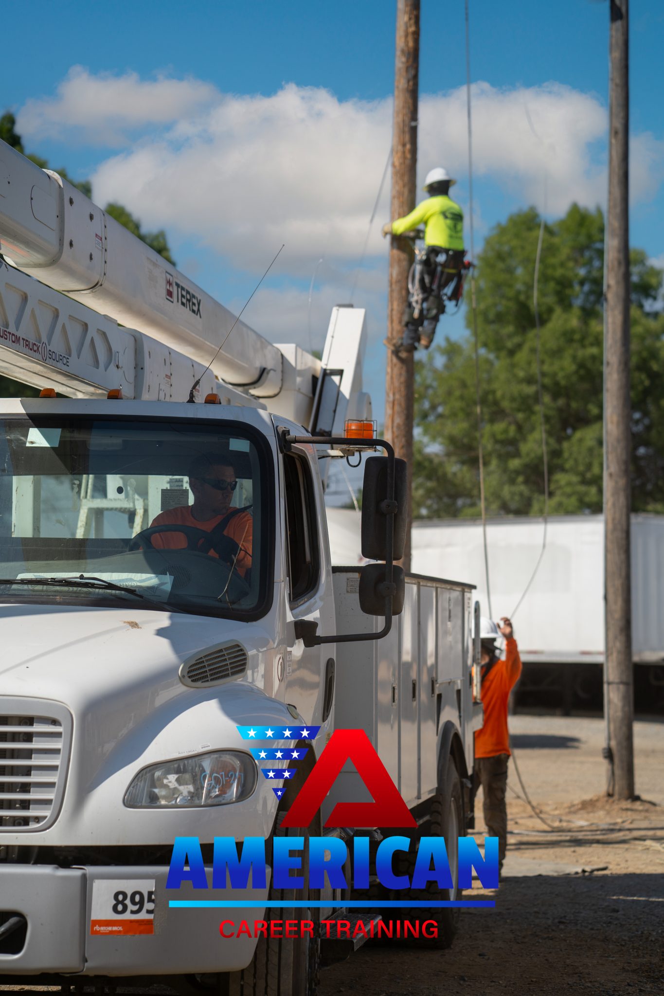 What Does a Lineman Do? A Complete Guide to Lineman Training & Career Paths – Lineman & Truck ...